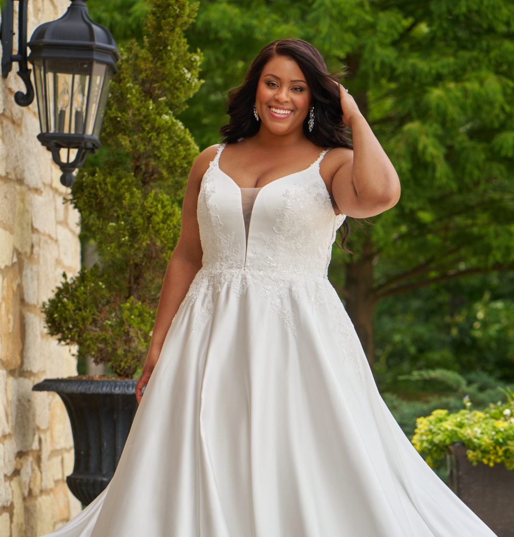 Figure Flattering Dress Style Tips for Full Figured Women – Sydney's Closet
